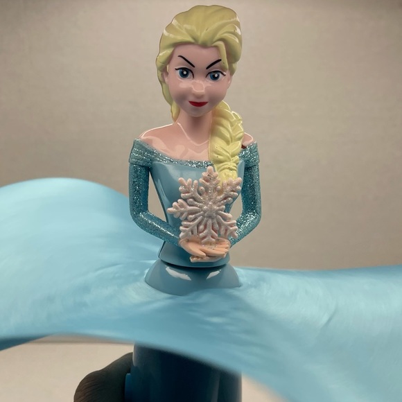 Disney | Toys | Wdw Frozen Elsa Light Up Spinner Chaser Skirt Wand ...